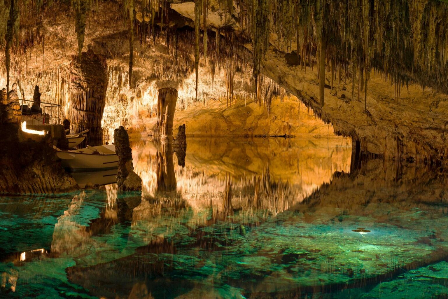 Guide to Cuevas del Drach (Caves of Drach) in Porto Cristo, Mallorca