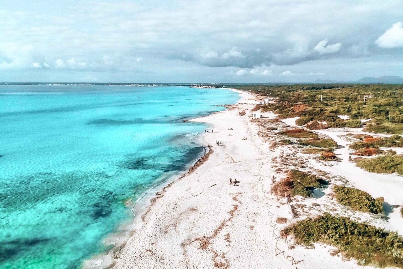 Es Trenc Beach Guide – Mallorca’s Iconic White-Sand Paradise